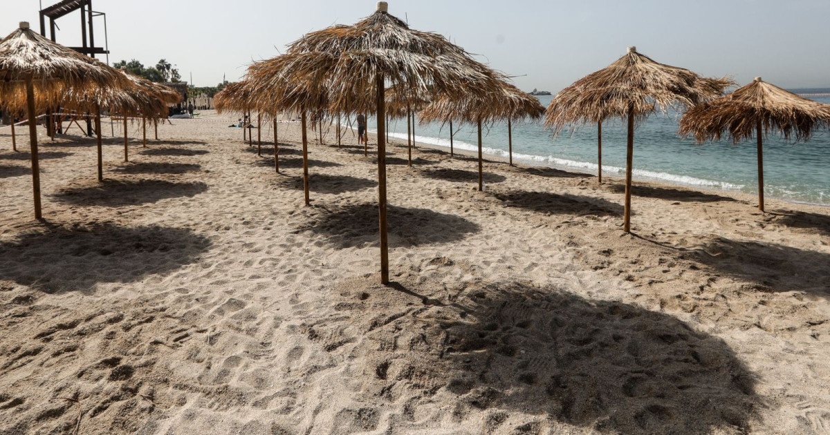 Η παραθαλάσσια πόλη - φάντασμα που τα σπίτια «σκοτώνονται» για 6.000 ...