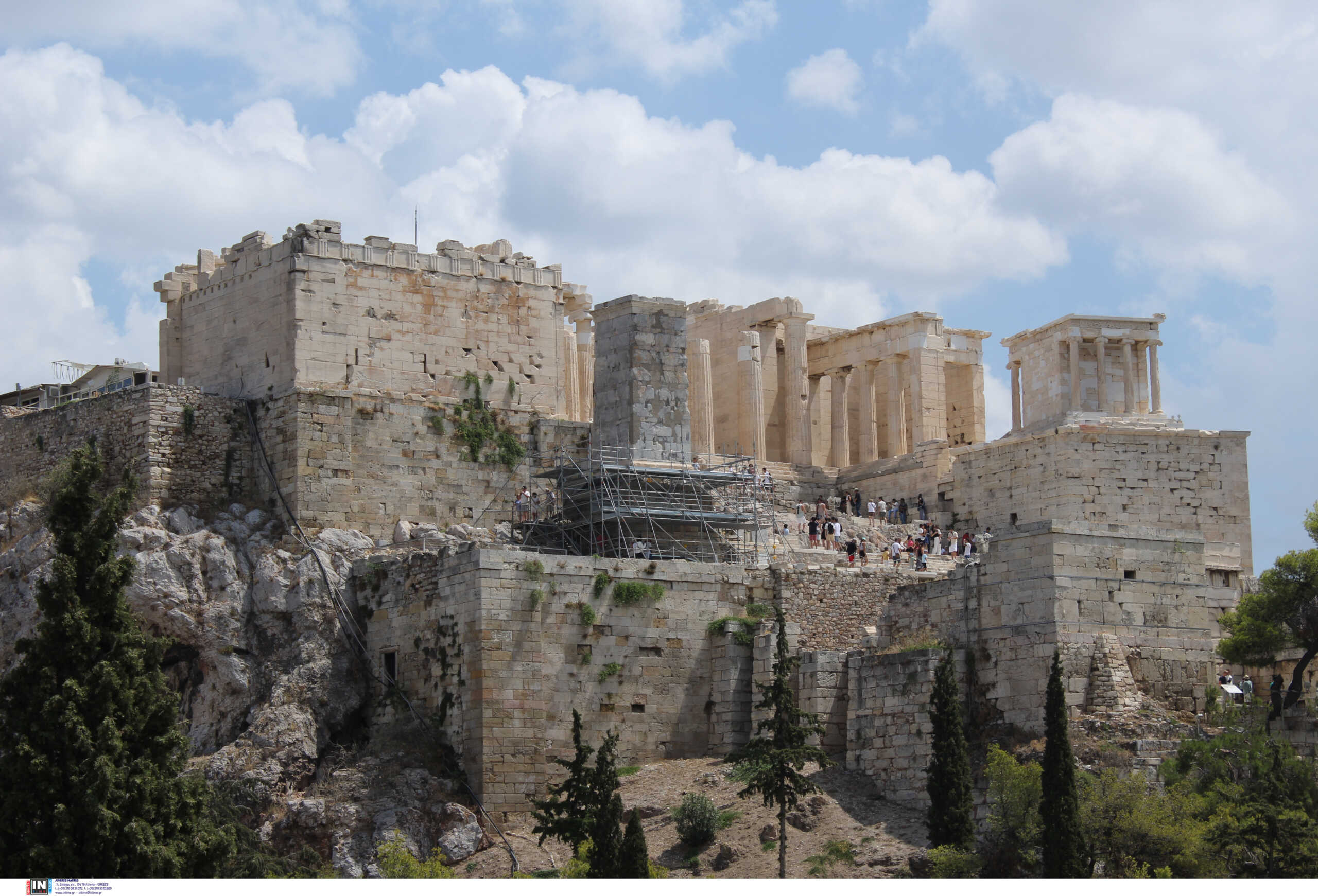 Σαν σήμερα 26 Σεπτεμβρίου η καταστροφή της Ακρόπολης, η δολοφονία ...