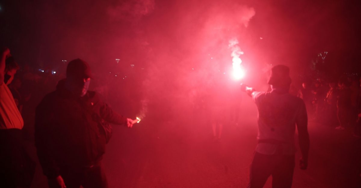 ΑΕΚ - Μαρσέιγ: Χαμός με τους φίλους των δύο ομάδων στη Νέα Φιλαδέλφεια ...