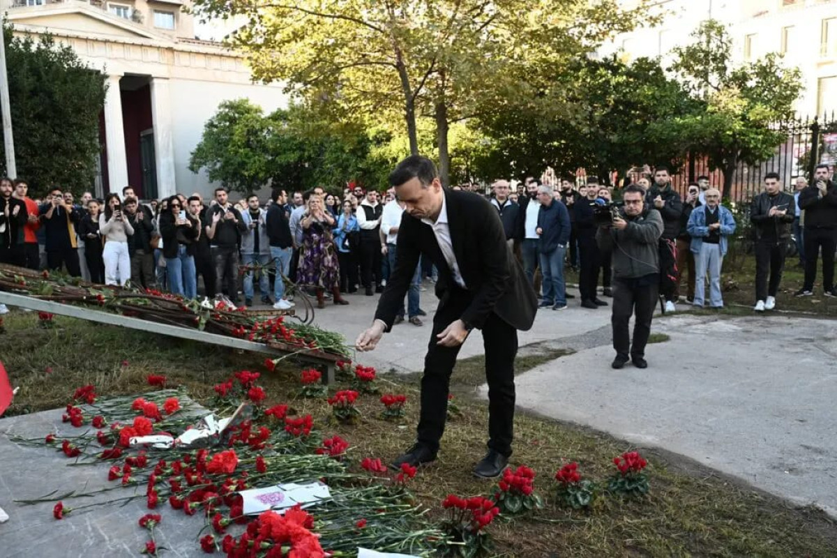 Δούκας για Πολυτεχνείο: Όταν η μνήμη είναι ζωντανή,ένα λουλούδι αρκεί ...