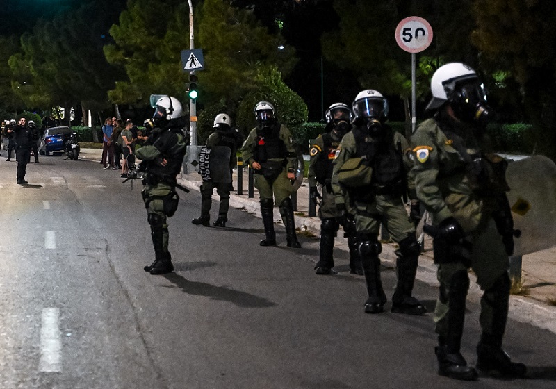 «Λευκή απεργία» από τα ΜΑΤ: Αρνήθηκαν να πάνε στη Λεωφόρο σε ένδειξη ...