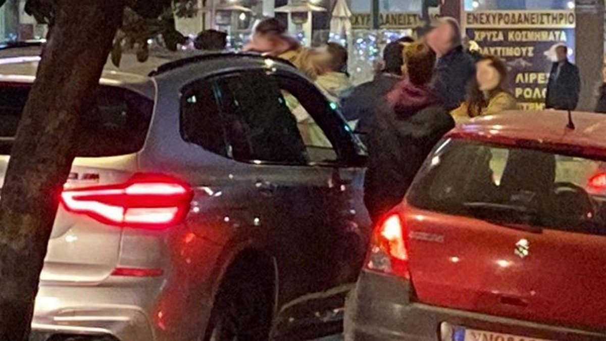 Τρίκαλα: Άγριος τσακωμός στο κέντρο της πόλης έπειτα από τρακάρισμα ...