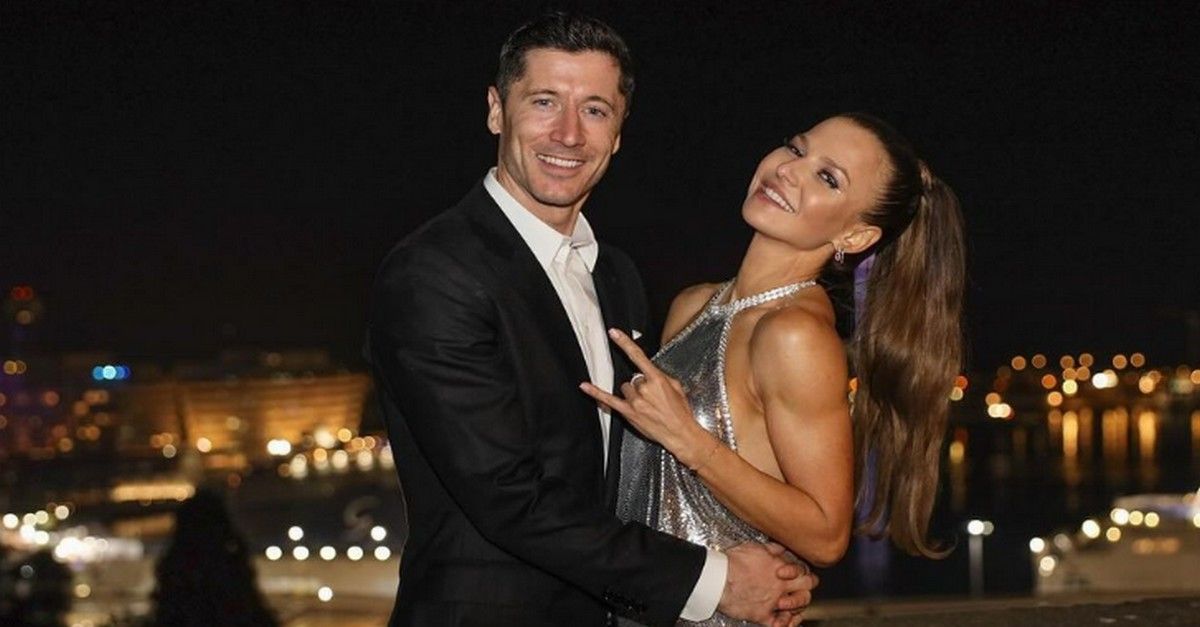 Λεβαντόβσκι: Ο έξαλλος χορός του με την κούκλα σύζυγό του - levantovski: o exallos choros tou me ...