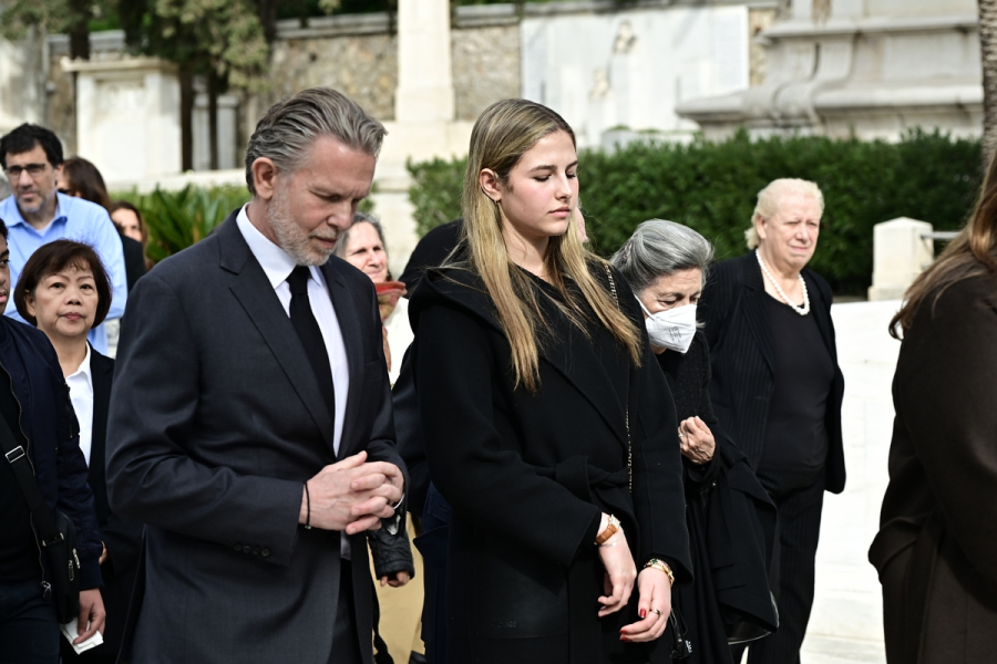 Αιμιλία Γερουλάνου: Συγκίνηση στην κηδεία της - Παρών Ανδρουλάκης ...