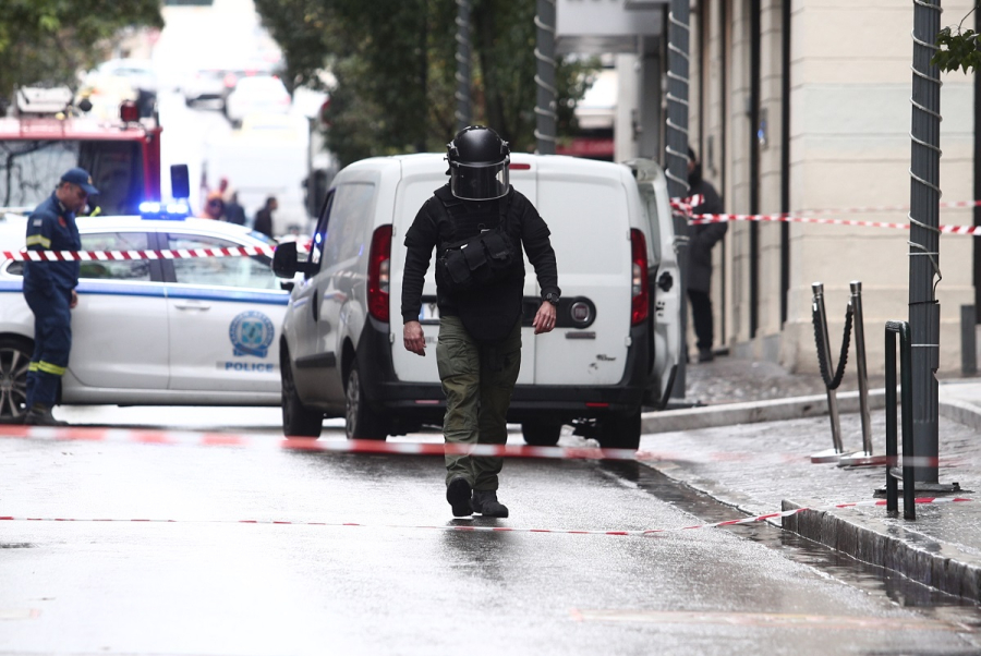 Συναγερμός στο κέντρο της Αθήνας - Ύποπτο αντικείμενο στο Σύνταγμα ...
