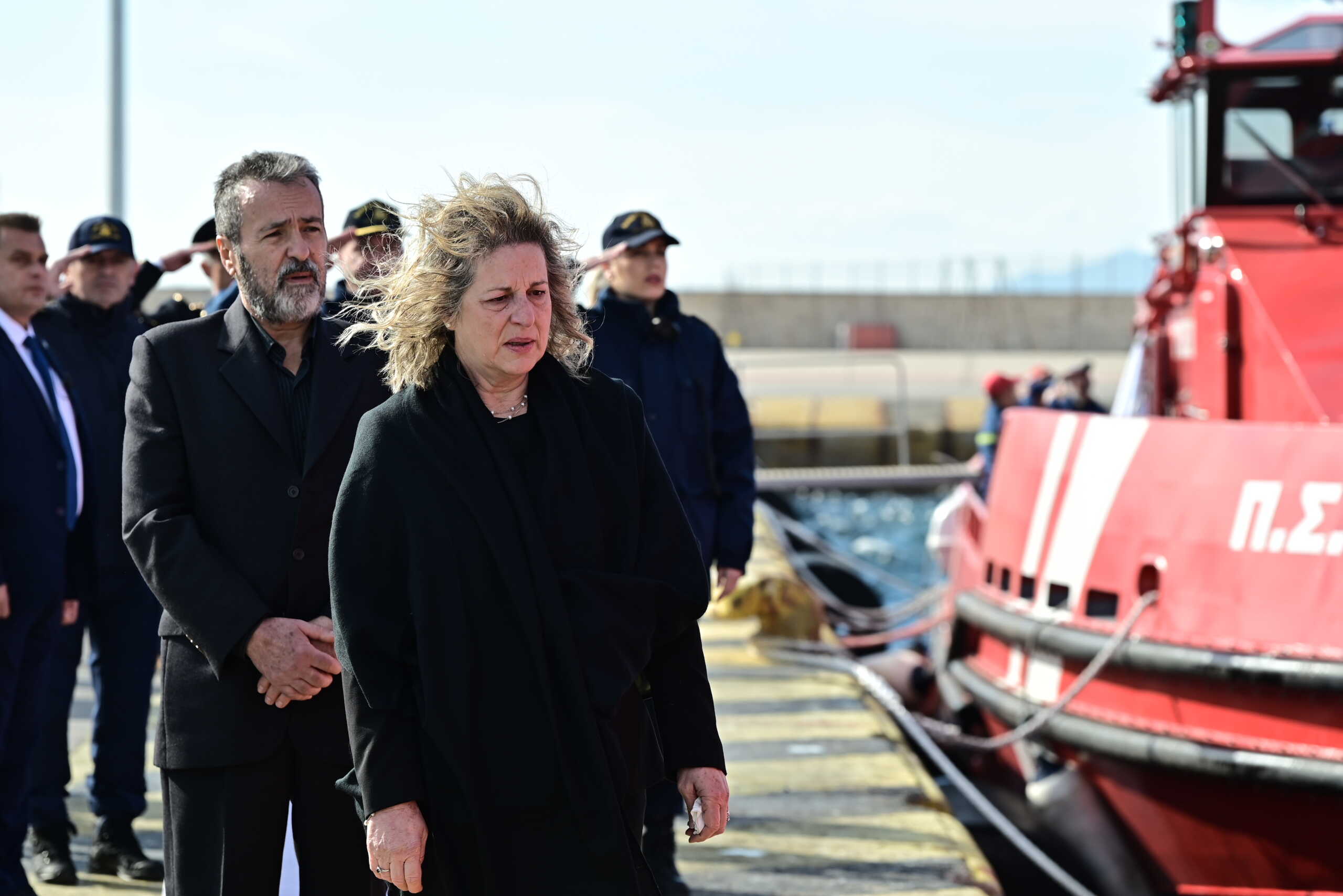 Ρίγη συγκίνησης στον Πειραιά στην τελετή ονοματοδοσίας των δυο ...