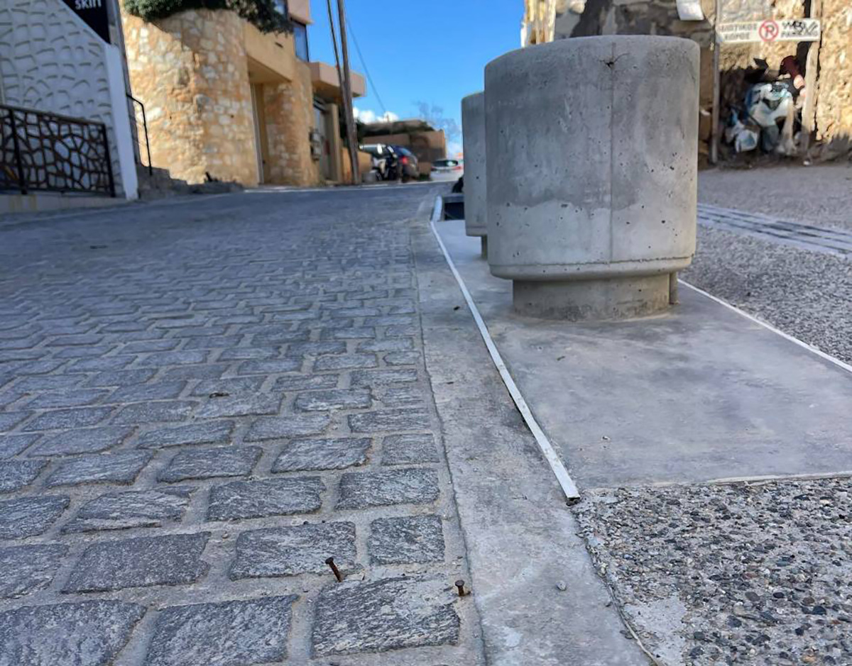 Χανιά: Ξέχασαν δυο καρφιά στο νέο πλακόστρωτο στην οδό Βιβιλάκη στα ...