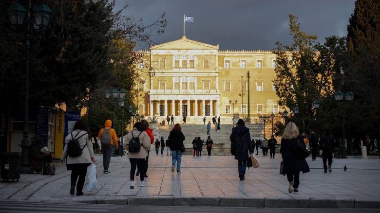 Κατώτατος μισθός: Επιδόματα, παροχές και τριετίες - Τα «μπόνους» της ...