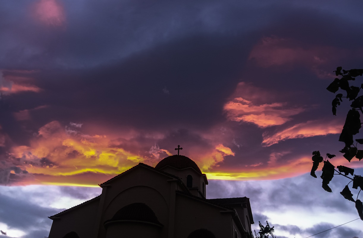 Τι είναι το Fire Rainbow, το σπάνιο φυσικό φαινόμενο που εμφανίστηκε σε ...