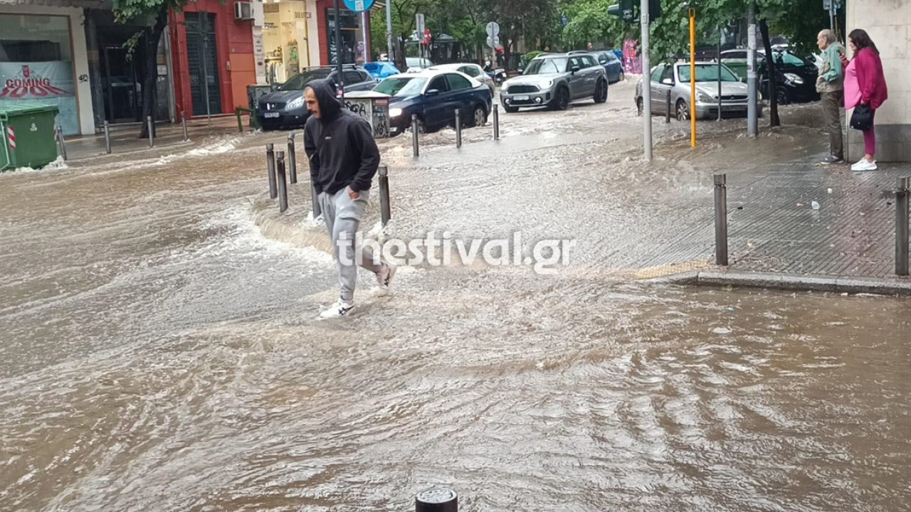 Σφοδρή καταιγίδα με χαλάζι στην Θεσσαλονίκη - «Ποτάμια» οι δρόμοι ...