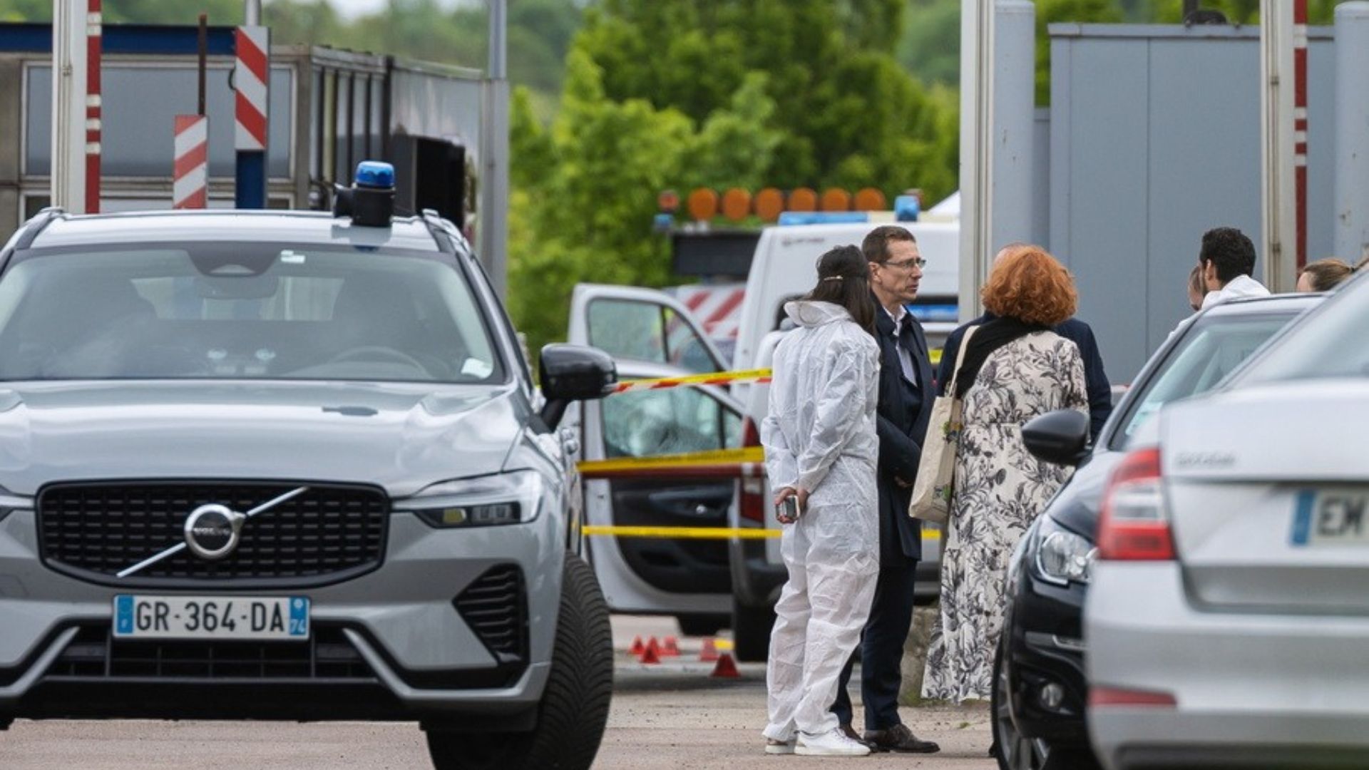 Γαλλία: Καρέ καρέ η επίθεση στα αστυνομικά οχήματα και η απόδραση του ...