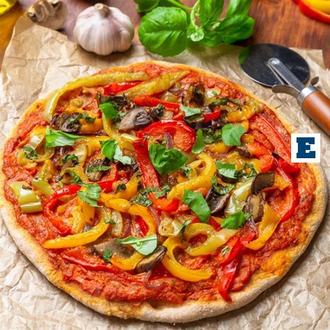 Vegan λιχουδιά - Σούπερ υγιεινή πίτσα με λαχανικά, βασιλικό και νιφάδες ...
