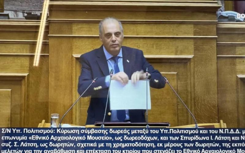 Βελόπουλος: Έσκισε στο βήμα της Βουλής το ΦΕΚ της Συμφωνίας των Πρεσπών ...