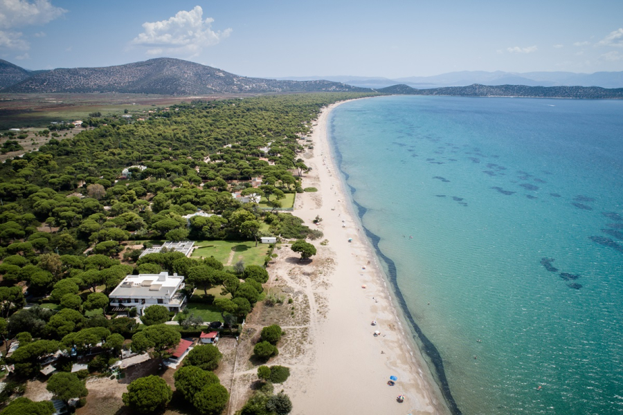 Οι Αθηναίοι μίλησαν: Αυτή είναι η καλύτερη παραλία της Αττικής – Ποια ...