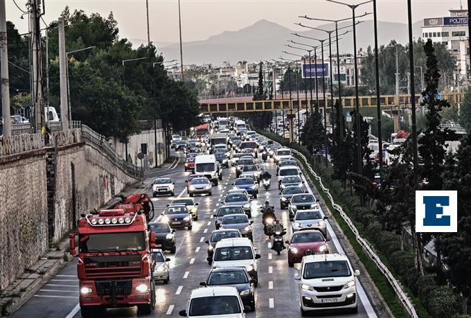 Στο κόκκινο η Κηφισίας και Κηφισός - Καθυστερήσεις στην Αττική Οδό λόγω ...