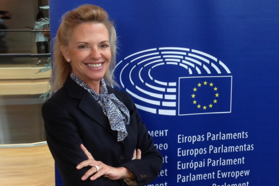 Η Ελίζα Βόζεμπεργκ μόνο στο smart interviewς του eirinika: «Με 400 ...