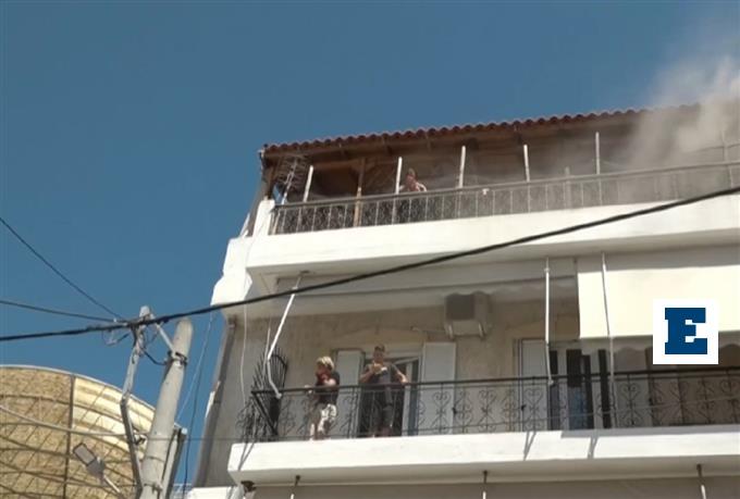 Φωτιά σε διαμέρισμα στην Αρτέμιδα: Δείτε βίντεο με δραματικές ...