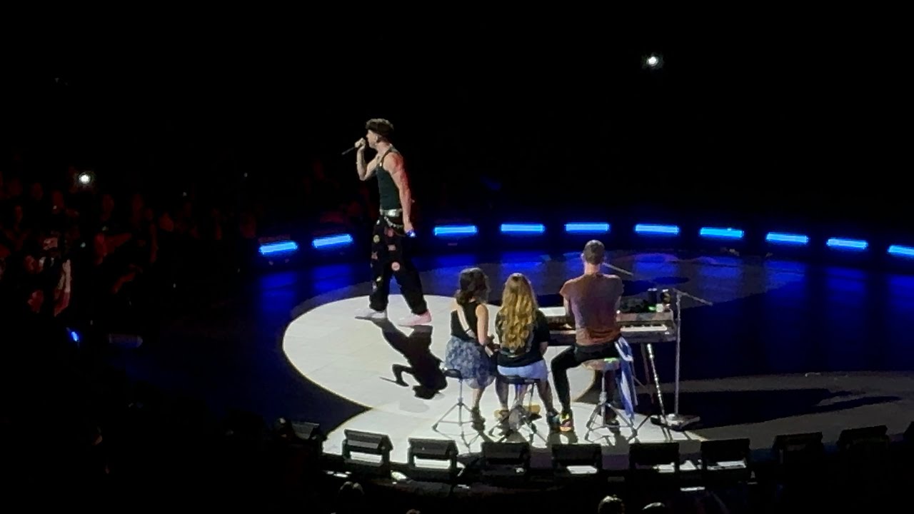 ZAF: Η εμφάνιση – έκπληξη με τον Chris Martin στη συναυλία των Coldplay ...