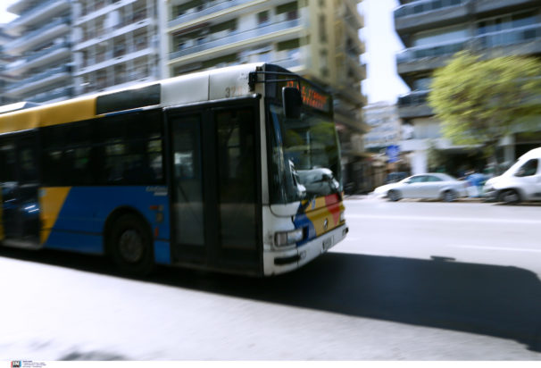Θεσσαλονίκη: Η χιουμοριστική ταμπέλα που έβαλε οδηγός σε αστικό ...