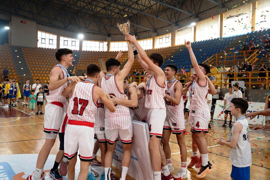 Πρωταθλητής και στους Παίδες ο Ολυμπιακός! - protathlitis kai stous ...