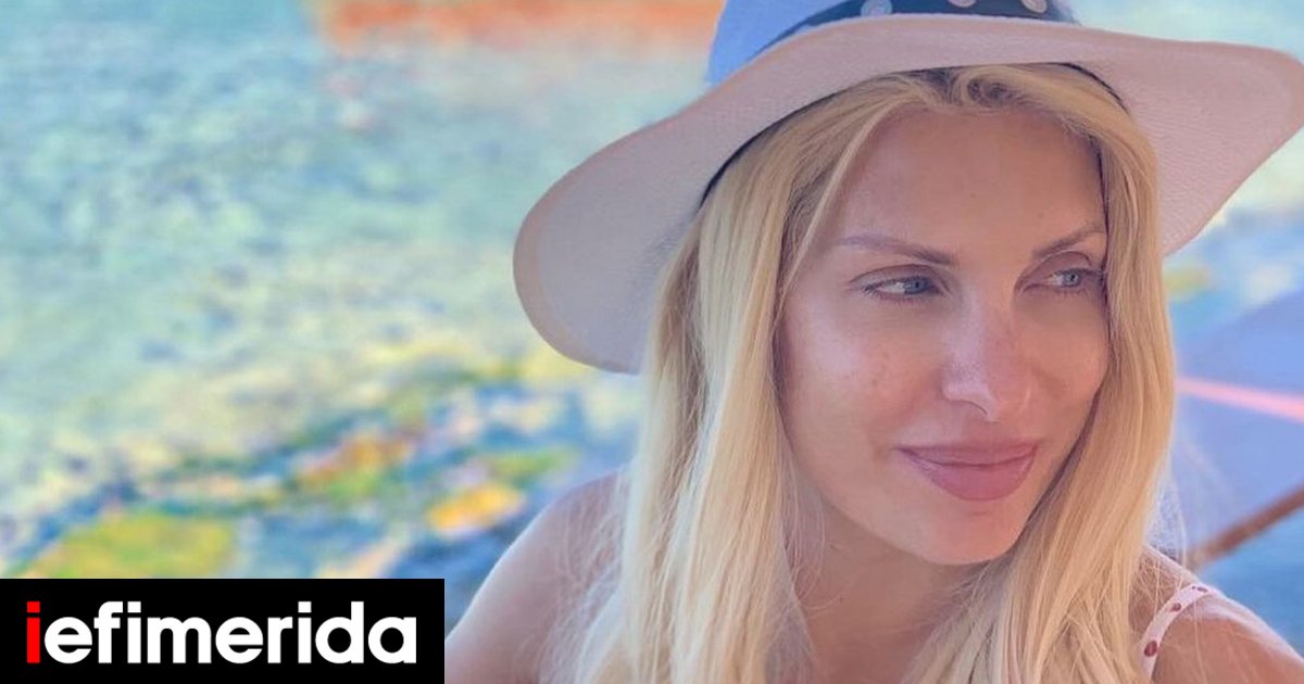 Ελένη Μενεγάκη: Στην αγαπημένη της Άνδρο ποζάρει με μαγιό στη παραλία ...
