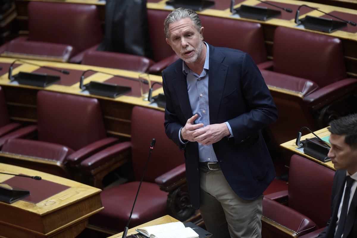 Βουλή: Κόντρα α λα γαλλικά μεταξύ Θεοδωρικάκου και Γερουλάνου - vouli ...