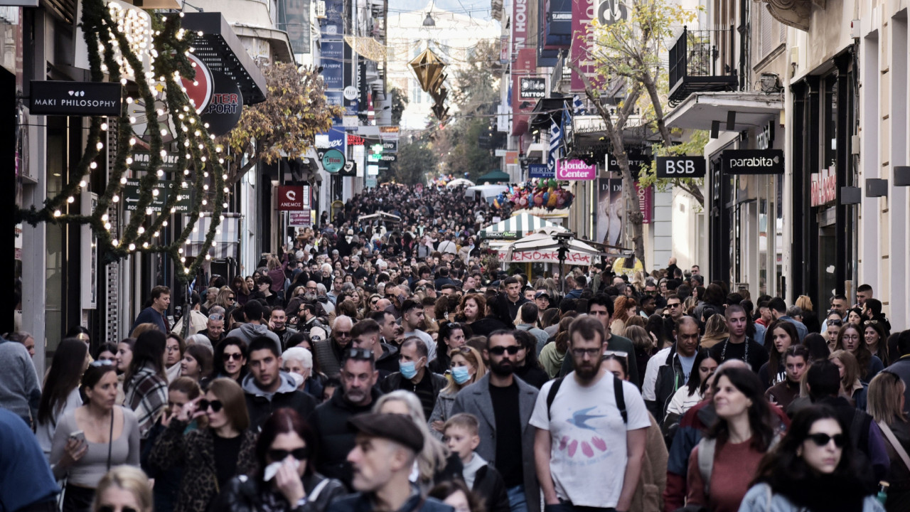 Εορταστικό ωράριο 2024: Πώς θα λειτουργήσουν τα καταστήματα – Ανοιχτά ...