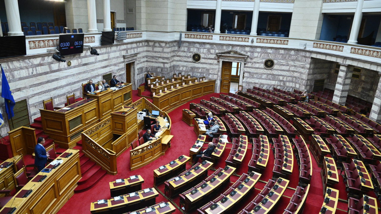 Ψηφίζεται ο προϋπολογισμός: Οι ομιλίες των αρχηγών - Live από τη Βουλή ...