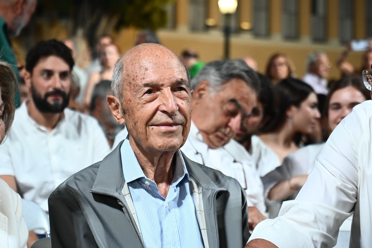 Οι τελευταίες στιγμές του Κώστα Σημίτη και οι προσπάθειες ανάνηψής του ...
