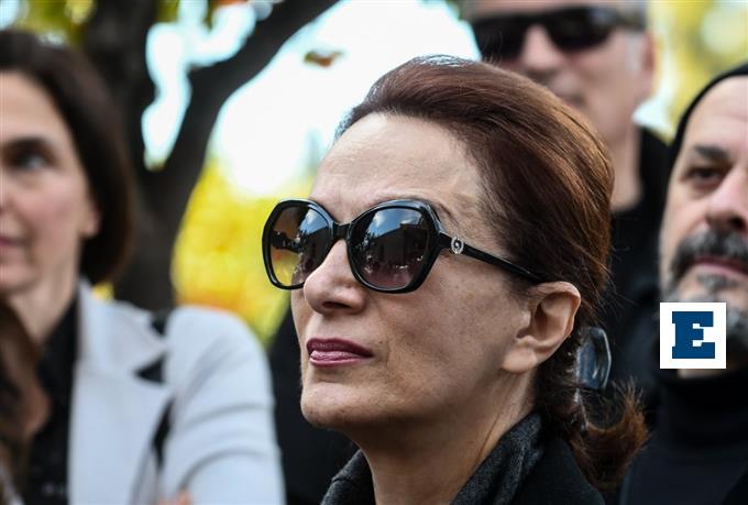 Τραγική απώλεια για τη Μαίρη Βιδάλη - Πέθανε ο γιος της - tragiki ...