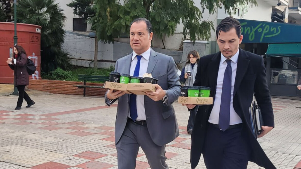 Ο Άδωνις άνοιξε φαρμακείο του ΕΟΠΥΥ με…κλειδαρά – Απουσίαζαν όλοι οι ...
