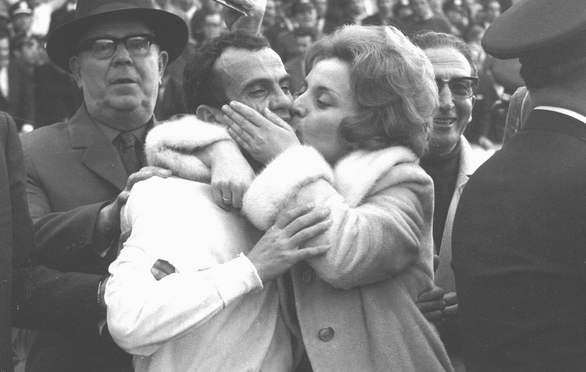 Μίμης Δομάζος – Βίκυ Μοσχολιού: Η γνωριμία, ο μυθικός γάμος με τους 30. ...