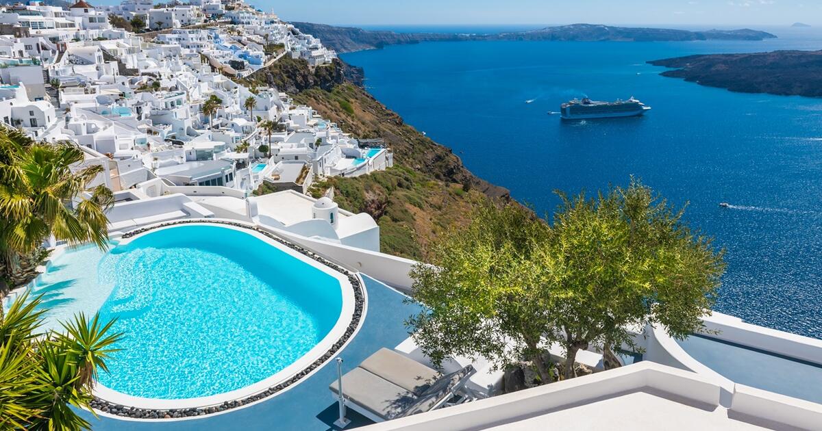 Αδειάζουν τις πισίνες στη Σαντορίνη: Ταξιδιωτική οδηγία από τη Βρετανία ...