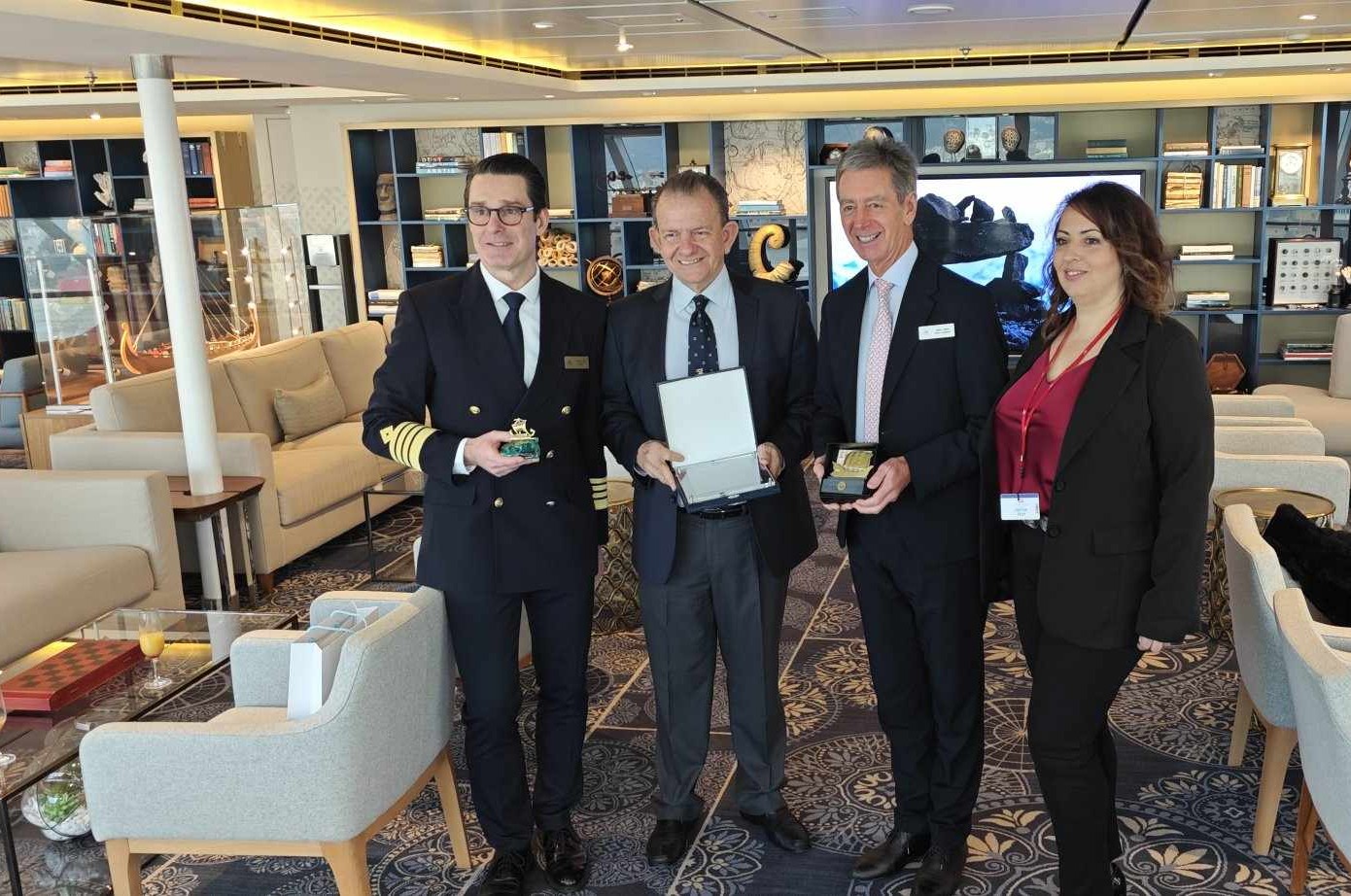Το Viking Star έκανε “ποδαρικό” για το 2025 στο λιμάνι του Βόλου - to ...