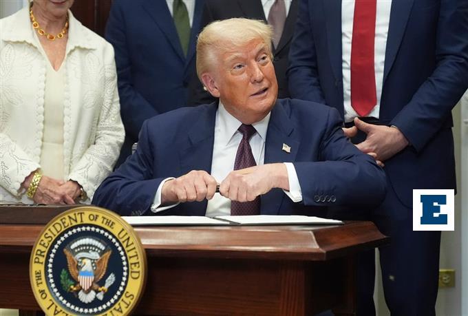 Οι ακτινογραφία των δασμών του Τραμπ σε δεκάδες χώρες: Πώς θέλει να ...