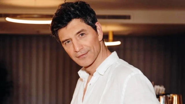 Η θύελλα αντιδράσεων για το νέο τραγούδι του Σάκη Ρουβά: Δεν μπορείς να ...