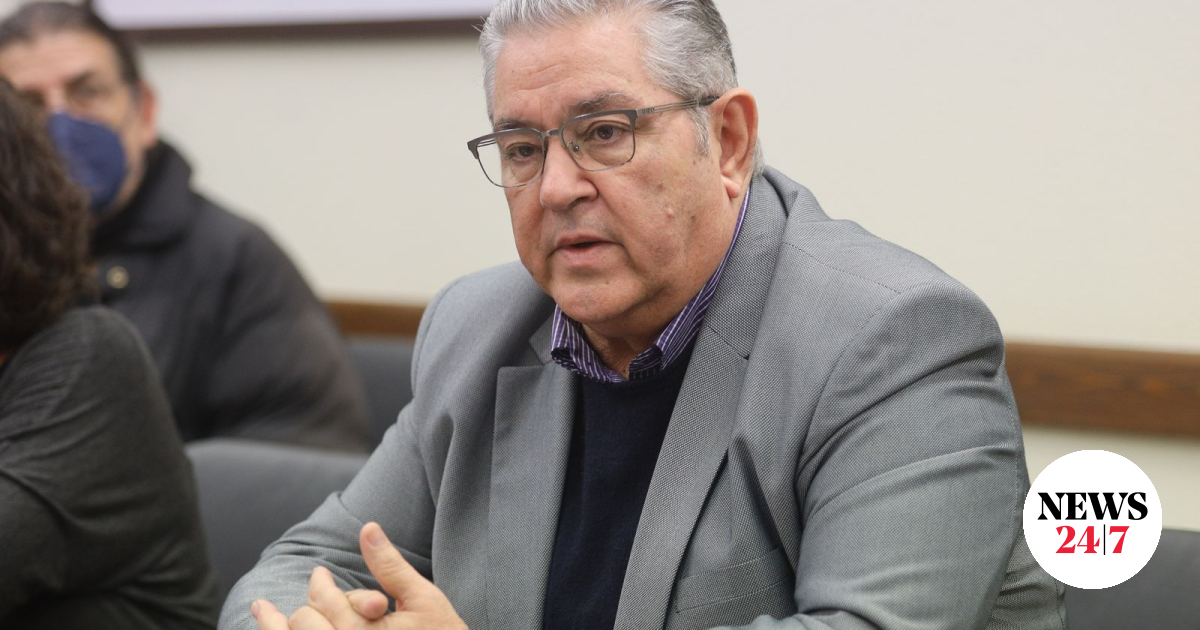 Σε σχολεία της Θεσσαλονίκης για τον αγιασμό ο Δημήτρης Κουτσούμπας ...