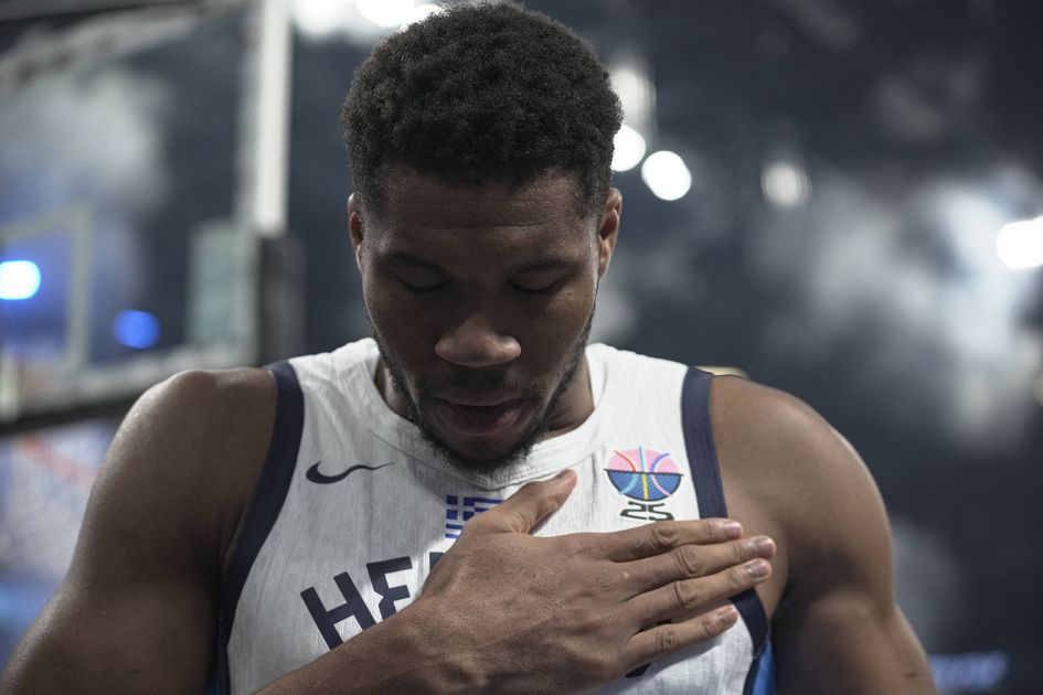 Μία εικόνα, χίλιες λέξεις: Η φωτογραφία της FIBA με Γιάννη και Όσμαν ...