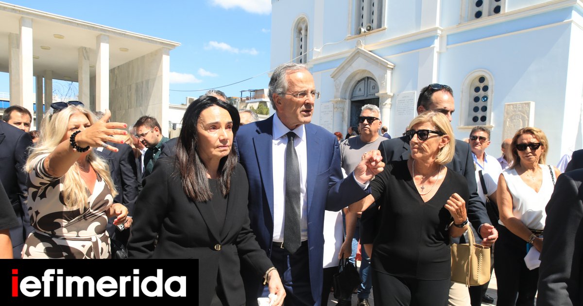 Συντετριμμένοι ο Αντώνης Σαμαράς με τη σύζυγο και τον γιο τους στο ...