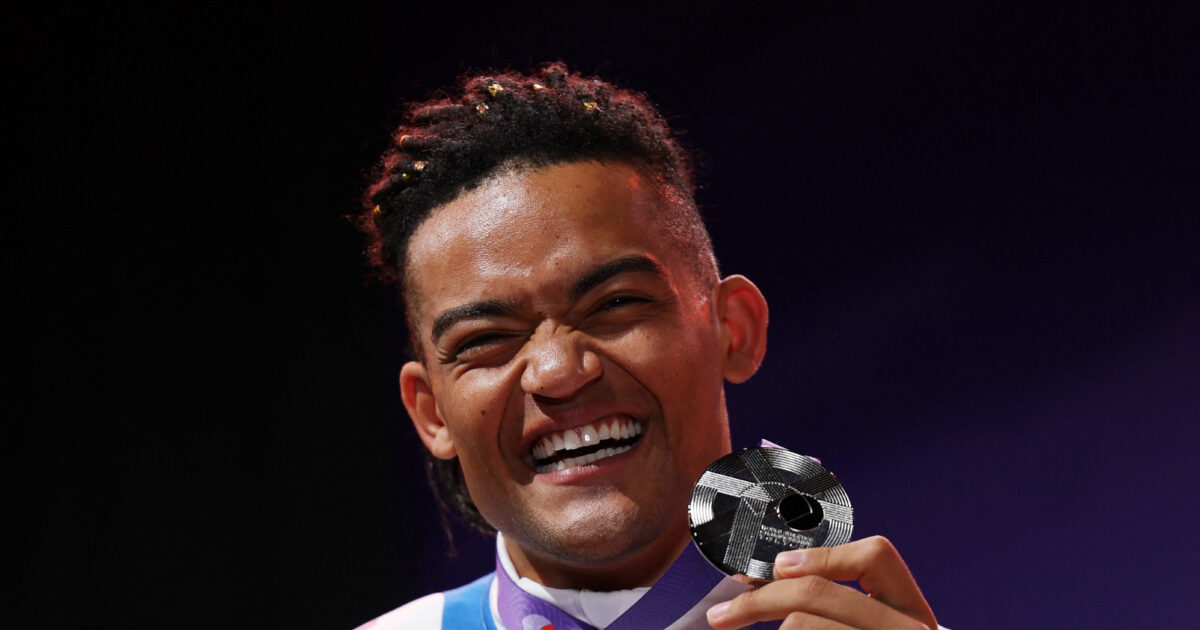 Εμμανουήλ Καραλής: Η απονομή του ασημένιου μεταλλίου στο παγκόσμιο ...