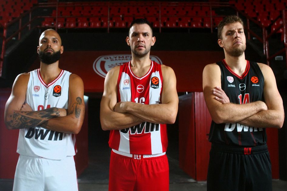 Ολυμπιακός 2025-26: Αυτή είναι η νέα φανέλα με το «Arrena» δίπλα στο ...