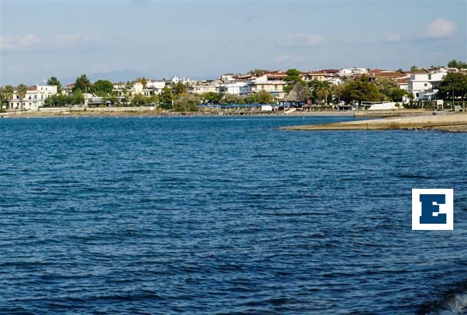 Συναγερμός στα Καμένα Βούρλα: Κλειστή η παραλία στο κάμπινγκ του ΕΟΤ ...