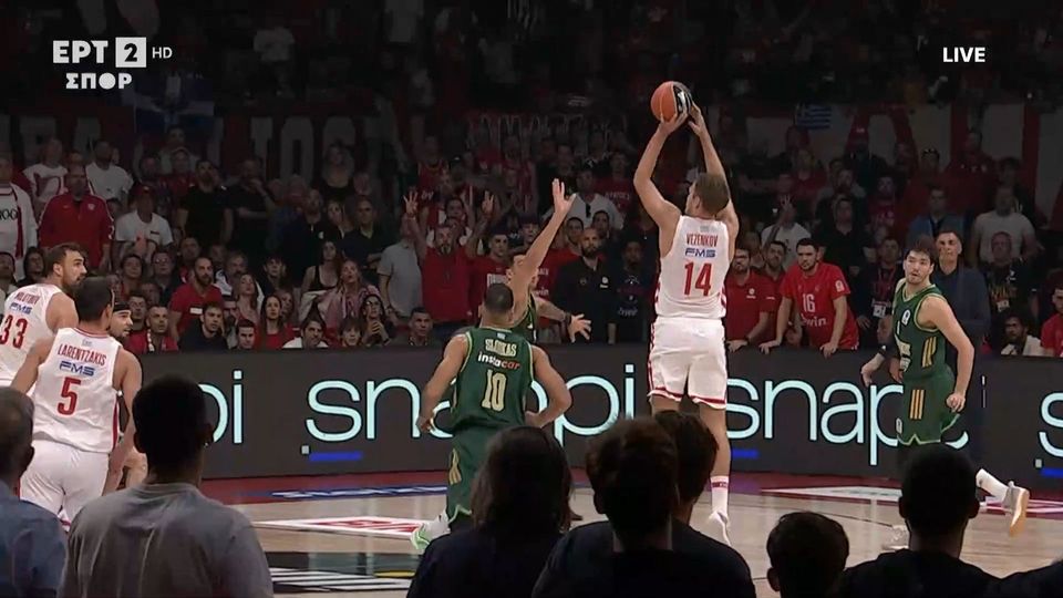 Το απίθανο buzzer-beater του Βέζενκοφ στο τέλος του ημιχρόνου - to ...