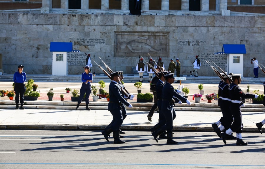 28η Οκτωβρίου: Εικόνες από τη μαθητική παρέλαση στην Αθήνα - Έβαλαν ...
