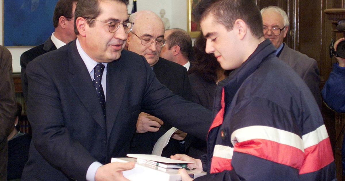 Τι κάνει σήμερα ο Οδυσσέας Τσενάι, ο αριστούχος Αλβανός που δεν άφησαν ...