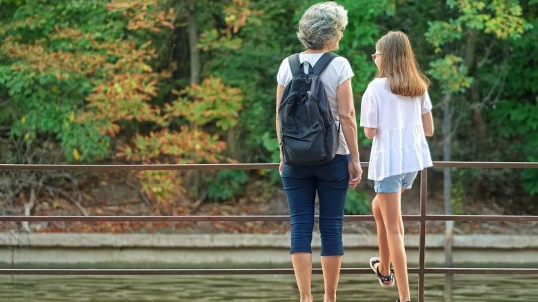 Πρόωρη σύνταξη για γονείς ανηλίκων: Ποιους ευνοούν οι εξαιρέσεις στα ...