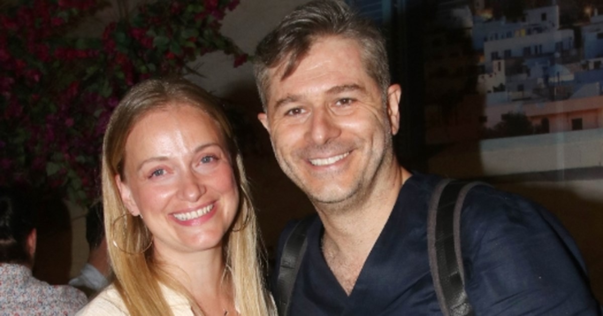 Ο Αλέξανδρος Μπουρδούμης στο θέατρο για να δει την Λένα Δροσάκη - o ...