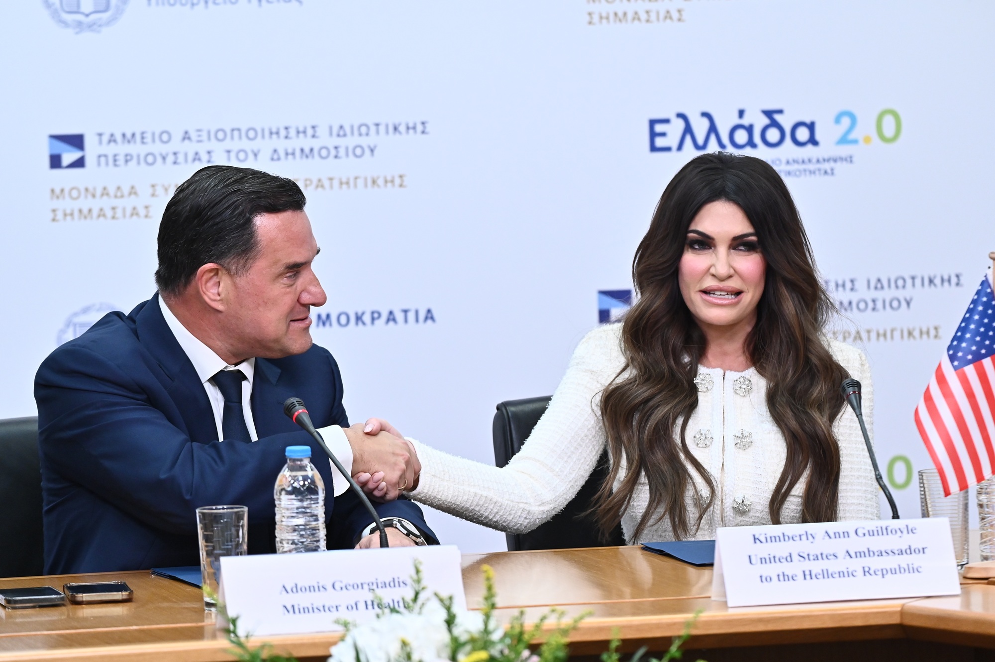 Άδωνις Γεωργιάδης-Κίμπερλι Γκίλφοϊλ: Η πρέσβης των ΗΠΑ στο υπουργείο ...
