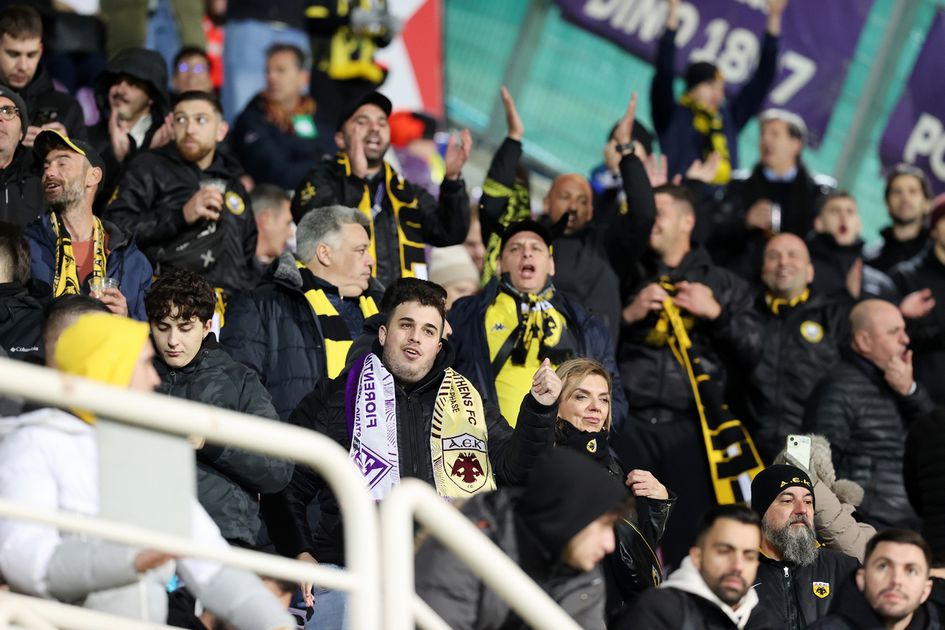 Απίθανο σκηνικό: Οι φίλοι της ΑΕΚ αποθέωσαν τον διευθυντή του Sportal ...