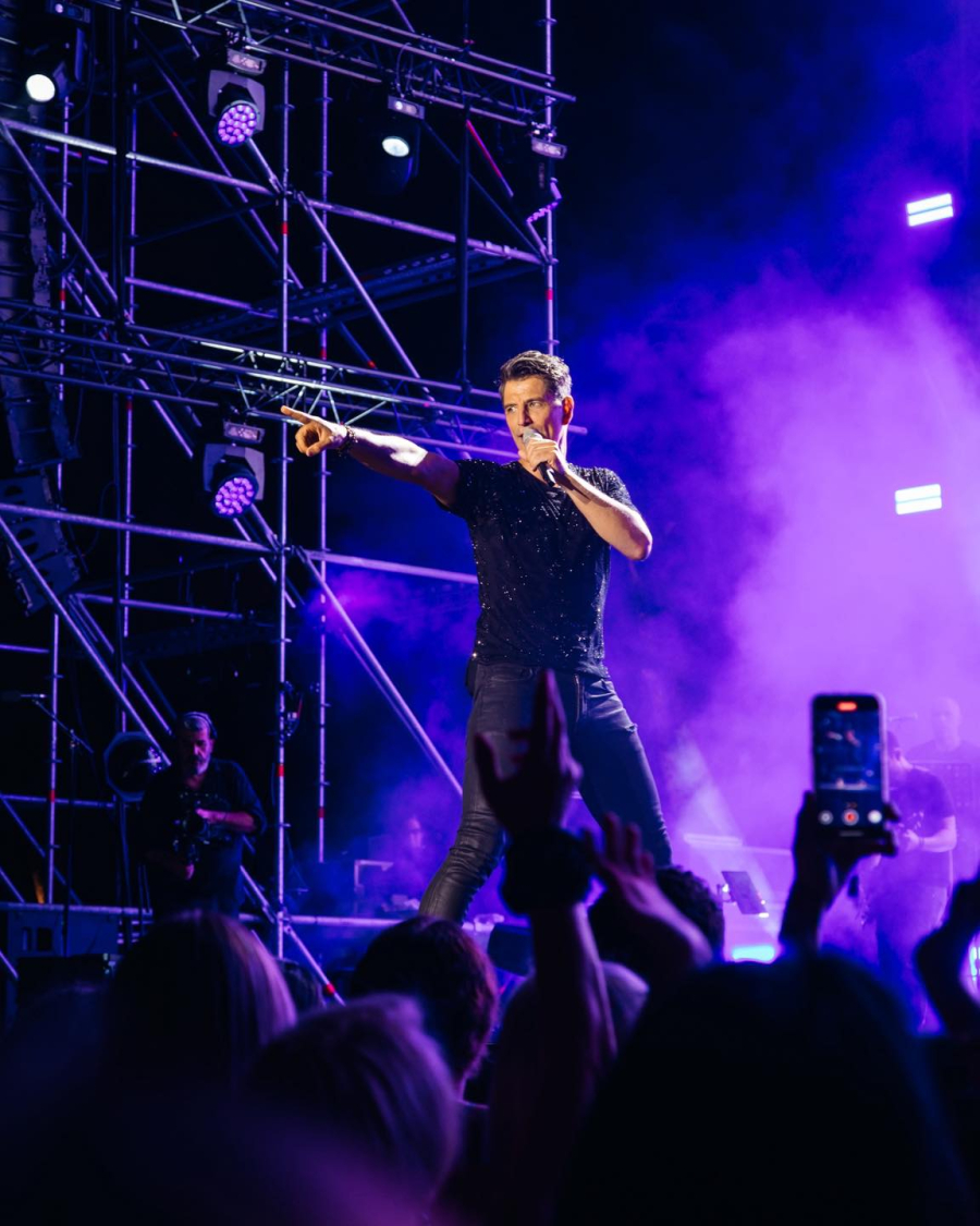 Σάκης Ρουβάς: Ο χορός με την κόρη του Αριάδνη που έγινε viral (Βίντεο ...